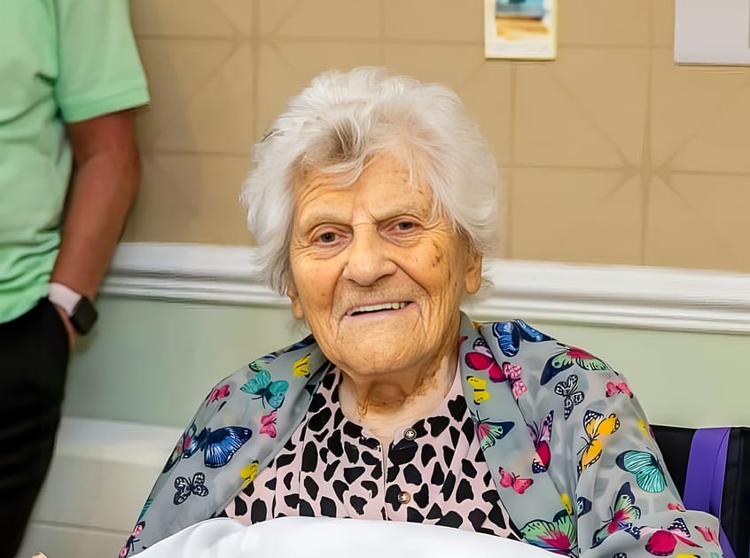 'Never Argue,' Says World's Oldest Person, 115 | Engoo Daily News