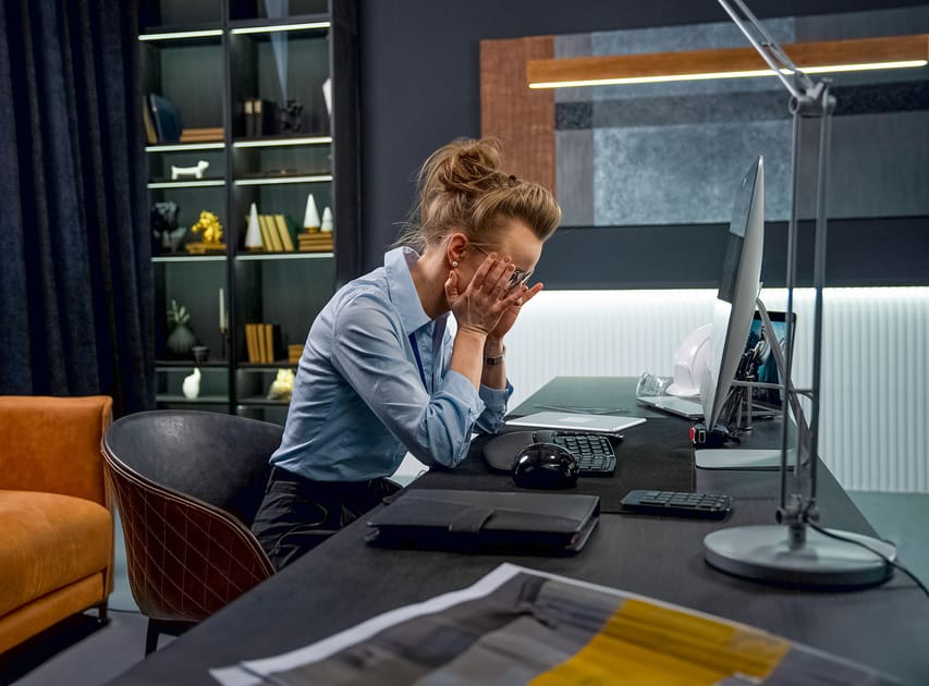 US Worker Confidence Lowest Since 2020 | Engoo Daily News