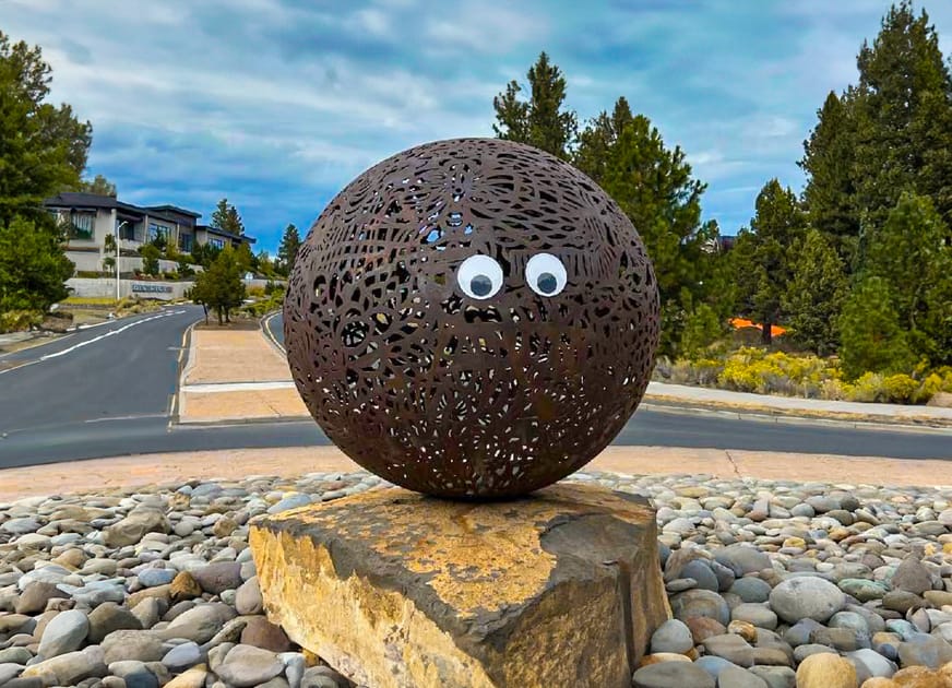 Googly Eyes Added to Sculptures Divide Opinion in US | Engoo 每日新聞
