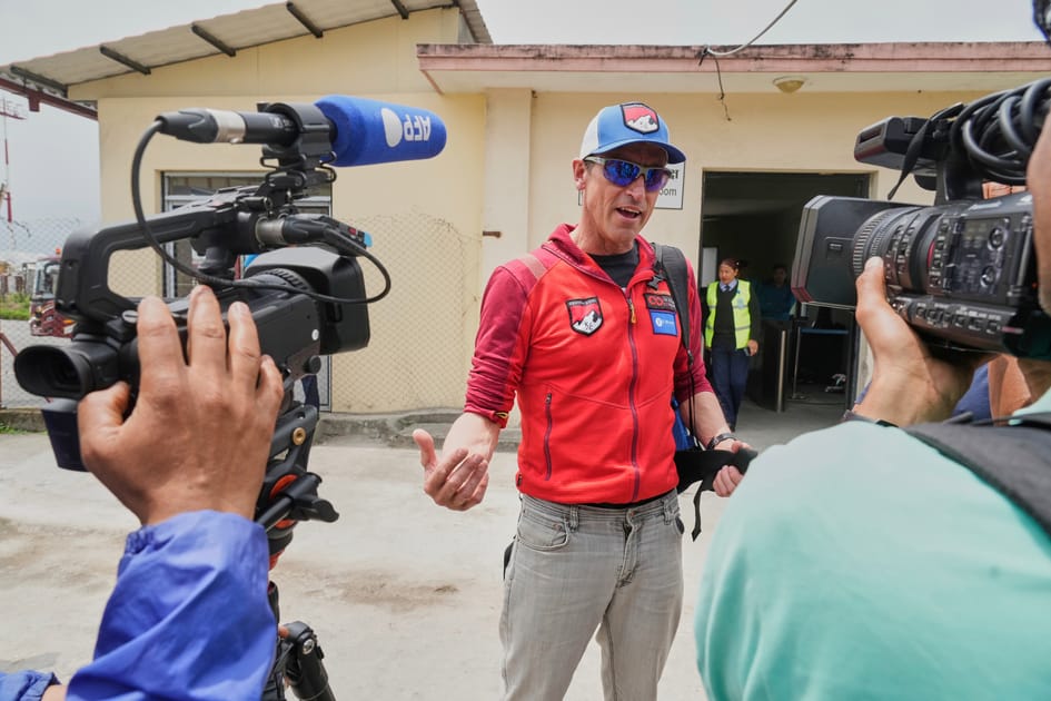 Mountaineer Climbs Everest for 19th Time | DMM英会話 デイリーニュース