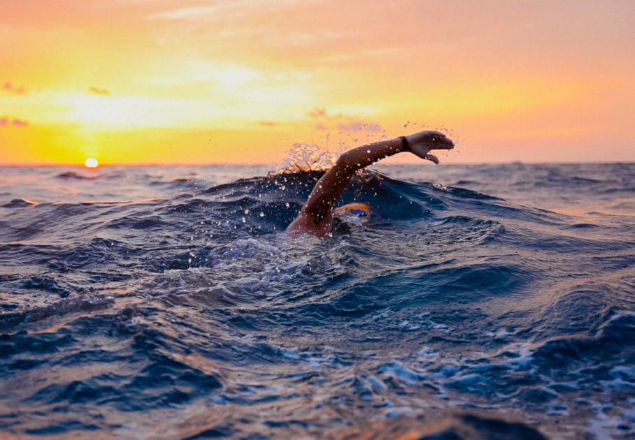 Maltese Swimmer Breaks Record for Longest Sea Swim | ข่าวประจำวัน Engoo