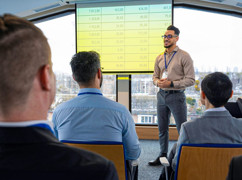 How to Give a Powerful Business Presentation | ข่าวประจำวัน Engoo