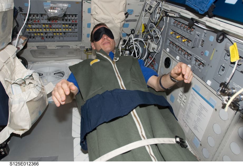 The Way Astronauts Sleep Is Out of This World | Engoo 데일리뉴스