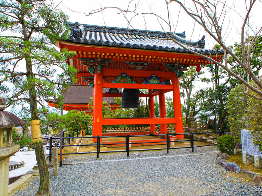 Why Japan's Temple Bells Ring 108 Times for New Year's | Engoo デイリーニュース