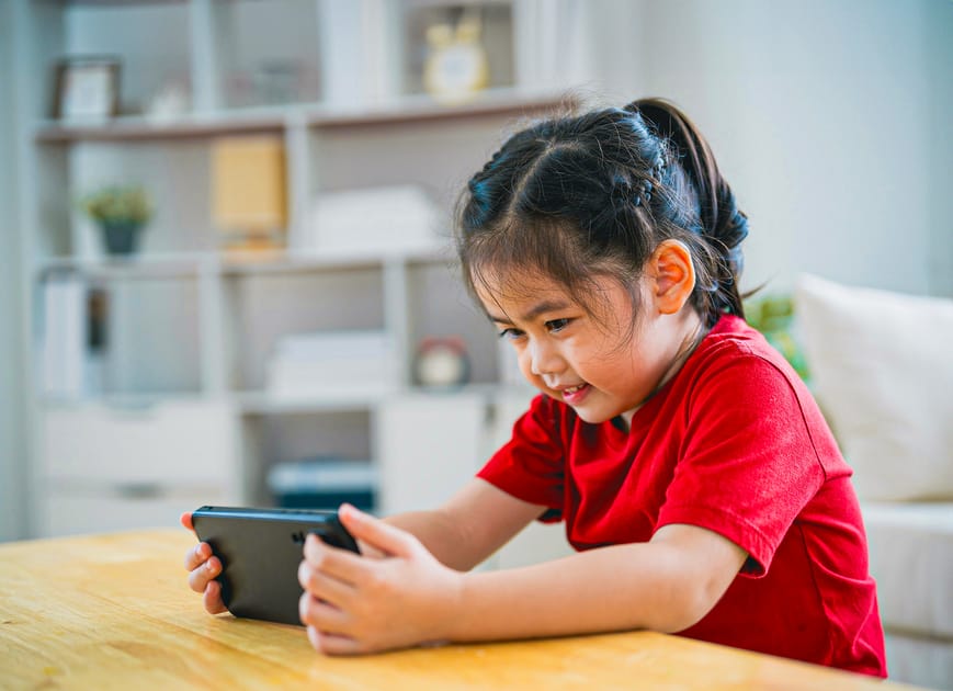 China's Measures Reduced Kids' Screen Time, Says Study | Engoo デイリーニュース