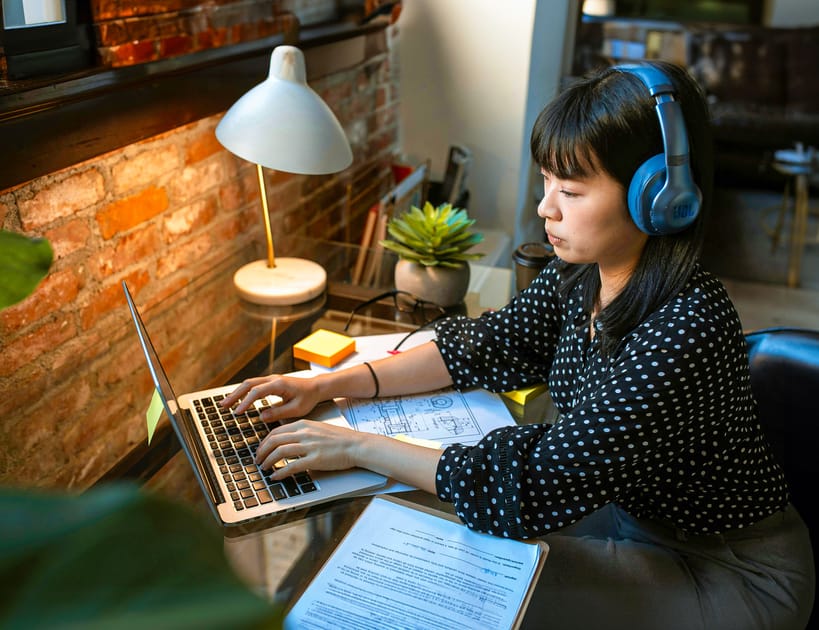 Most Workers Choose Flexible Hours over Remote Work | Engoo Daily News