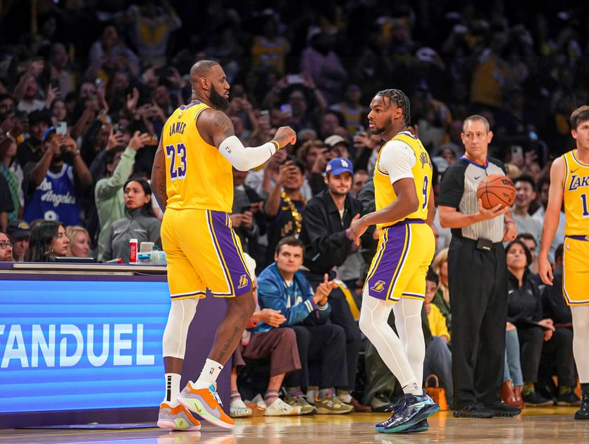 LeBron and Son Play Together to Make NBA History | Engoo 每日新聞