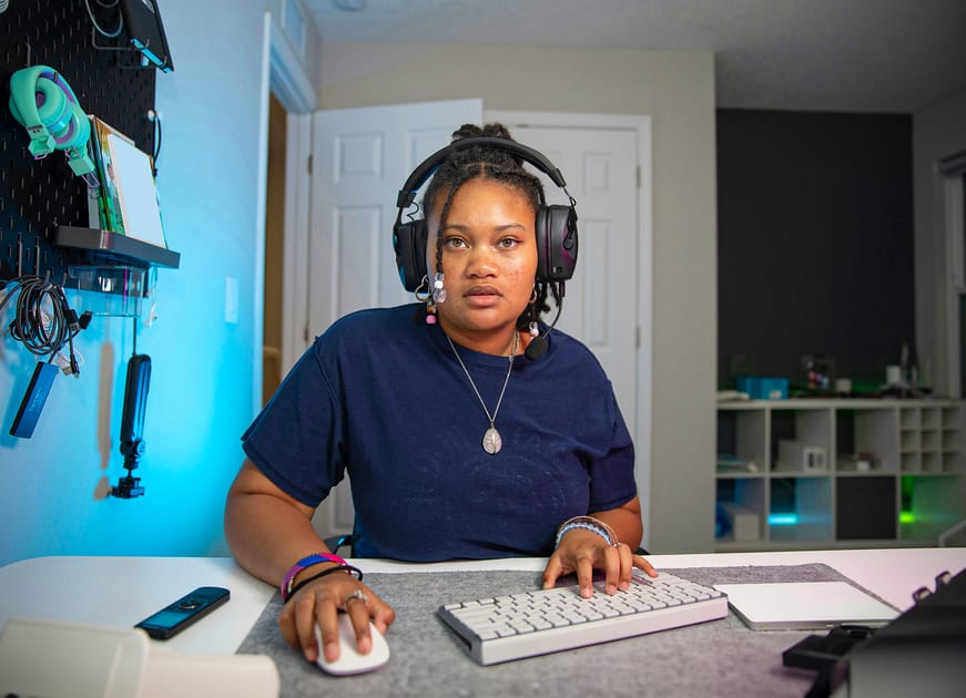 Music at Work Can Hurt More than Help | Engoo Daily News