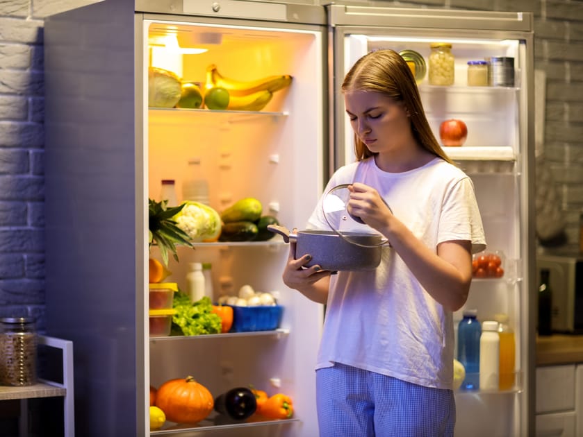 Can You Put Hot Food Directly into the Fridge? | Engoo Daily News