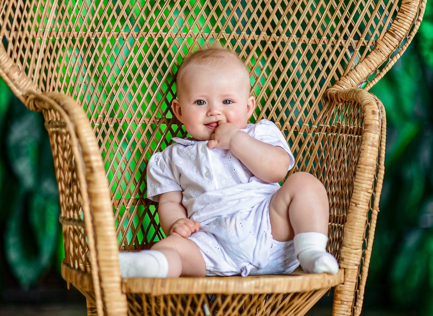 Liam, Olivia Once Again Most Popular US Baby Names | Engoo Daily News