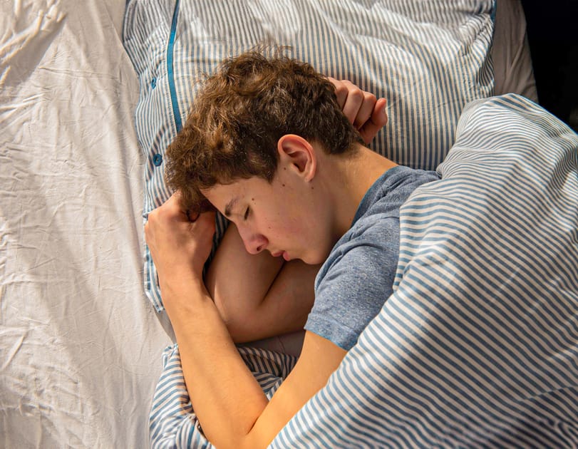 Teen Sleep May Be Affected by Daytime Light Exposure | Engoo Daily News