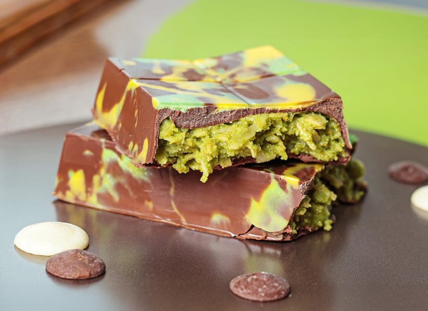 Europe's Shoppers Queue Up for 'Dubai Chocolate' | Engoo Daily News