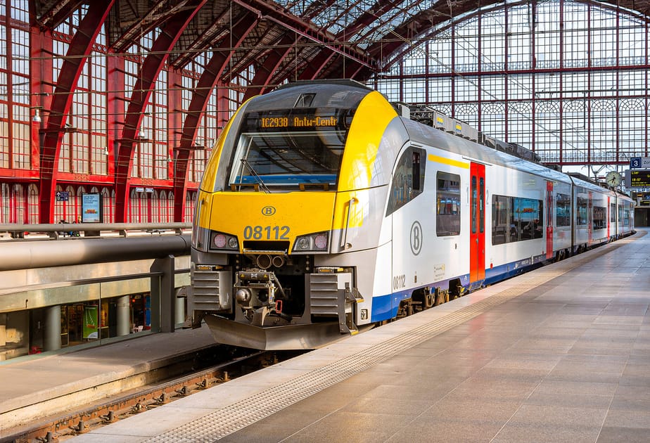 Greeting in Two Languages Upsets Train Passenger | Engoo Daily News