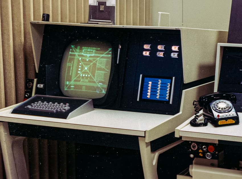 'L-O': The First Online Message Was a Mistake | Engoo 每日新聞