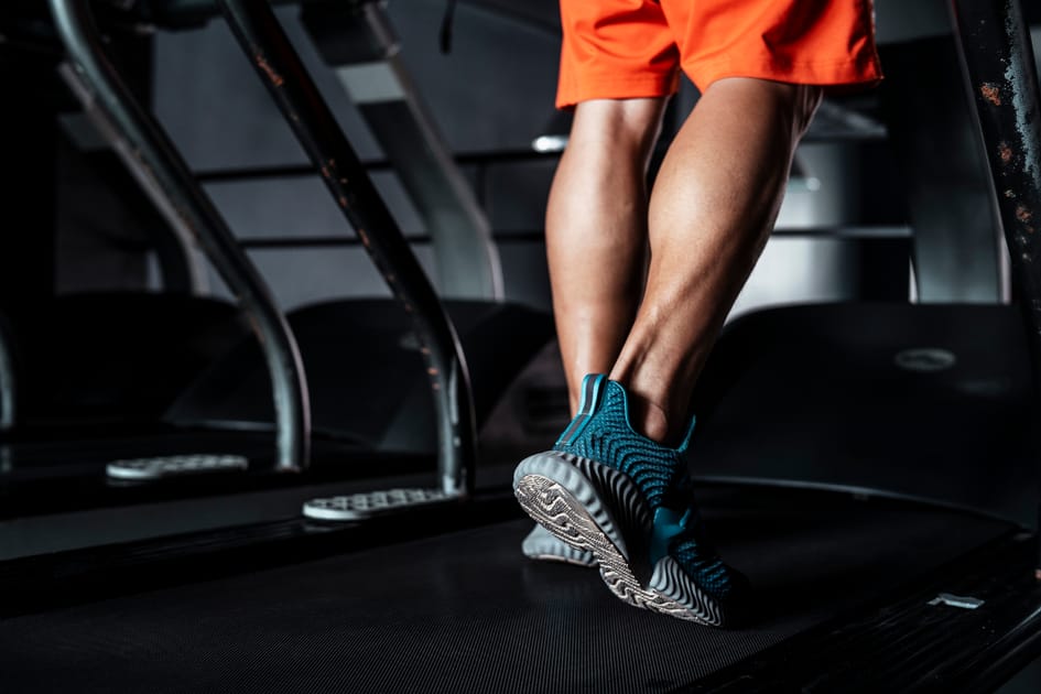 Runner Breaks 100-Kilometer Record on Treadmill | Engoo Daily News