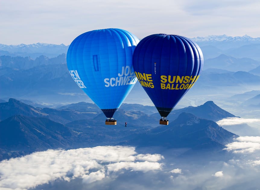 Slackliners Set Record Between Hot Air Balloons | Engoo Daily News