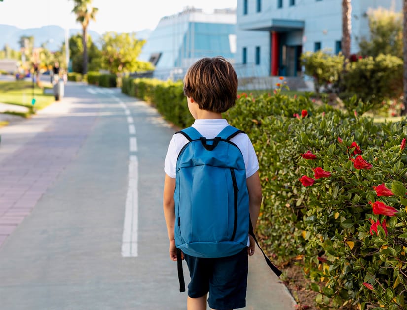 Boy Scolded by Bus Driver Walks 2 Hours Home | Engoo 每日新闻