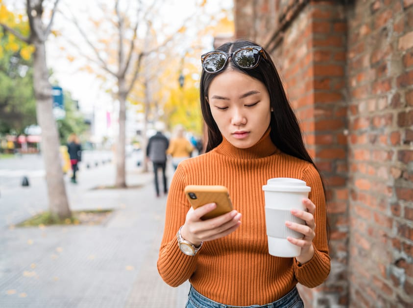 99% of Japan's Teens Use Social Media, Survey Says | Engoo Daily News