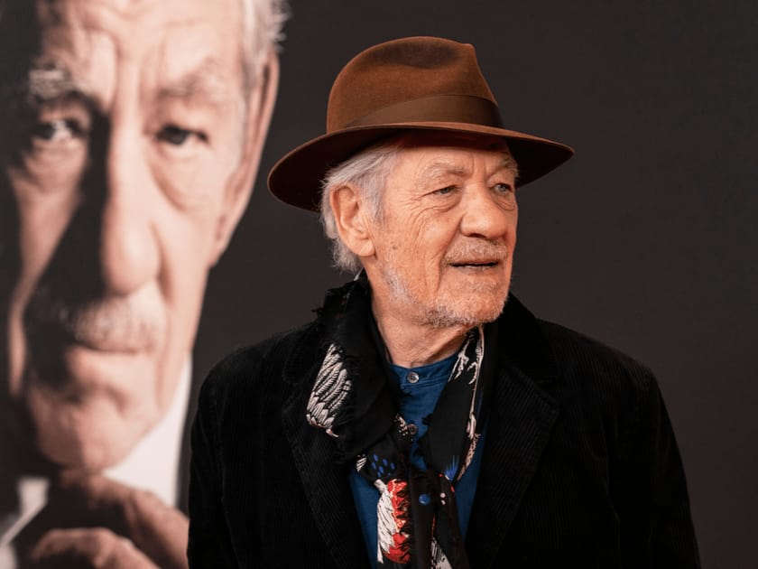 Lord of the Rings Star, 85, Plans to Keep Acting | Engoo