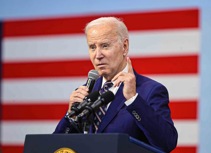Biden Accidentally Calls Ukrainian President 'Putin' | Engoo 每日新聞