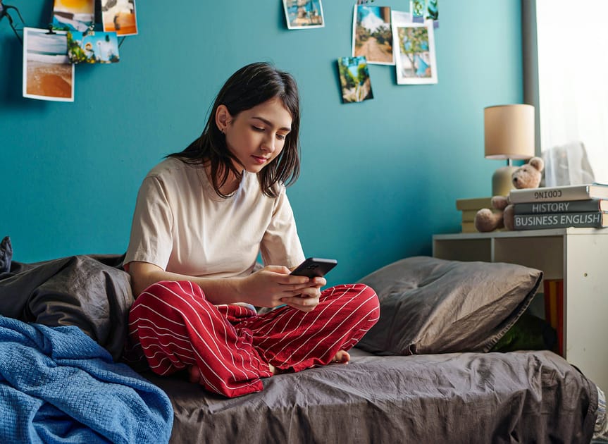 Why It's So Hard to Learn Teenage Slang in 2025 | Engoo 每日新聞