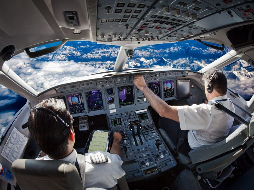 Survey Finds Many Pilots Nap During Flights | Engoo 每日新聞