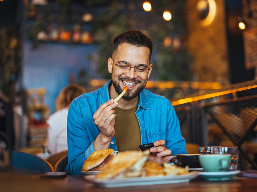 Dining Etiquette: Why It Feels Wrong to Eat First | ข่าวประจำวัน Engoo