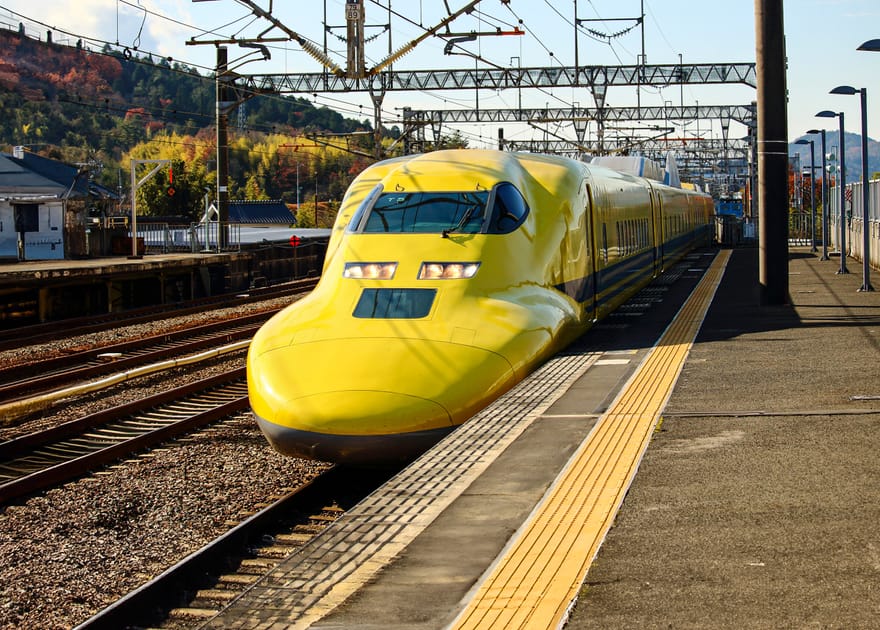 40 Fans to Welcome 'Doctor Yellow' Train to New Home | Engoo Daily News