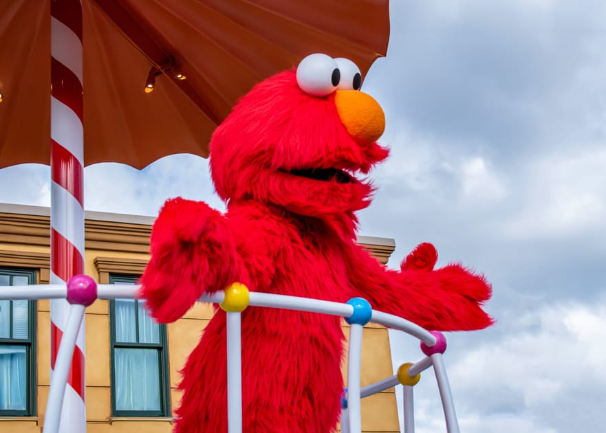 Elmo Offers Support to Thousands on Social Media | Engoo Daily News