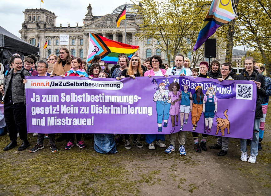 Germany Makes It Easier to Change Name and Gender | ข่าวประจำวัน Engoo