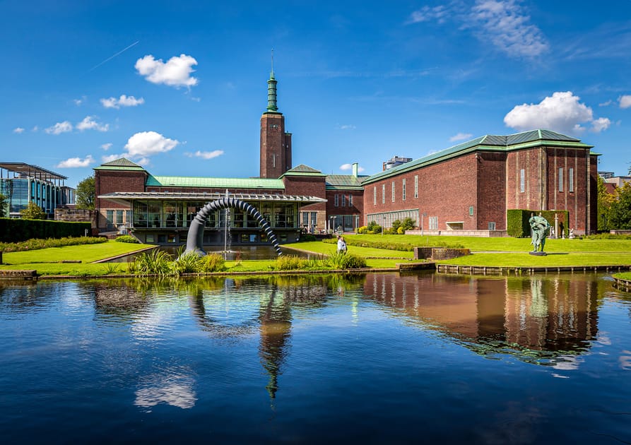 $55 million Painting Damaged by Child in Museum | Engoo Daily News