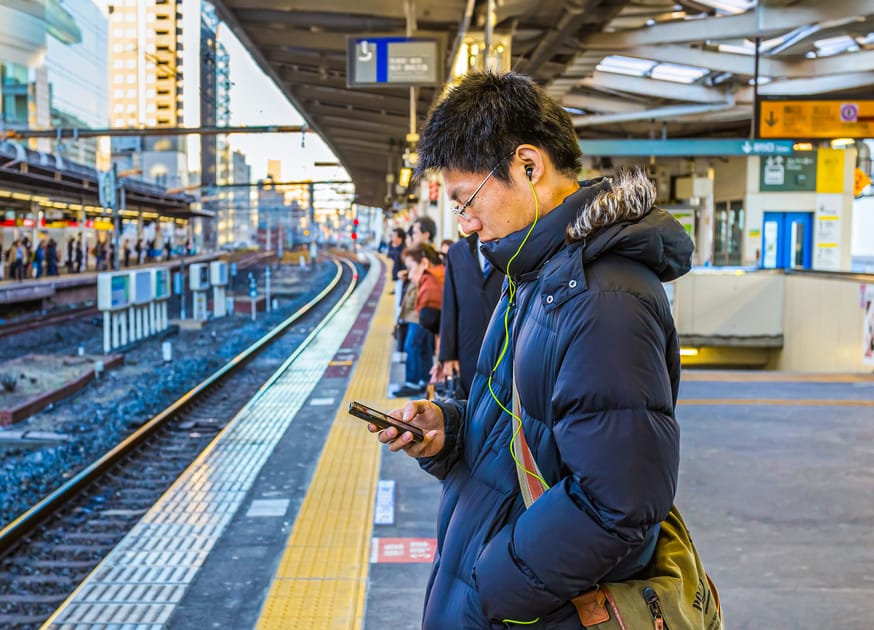Only Half of Japanese Phone Owners Use Them for Calls | Engoo 每日新聞
