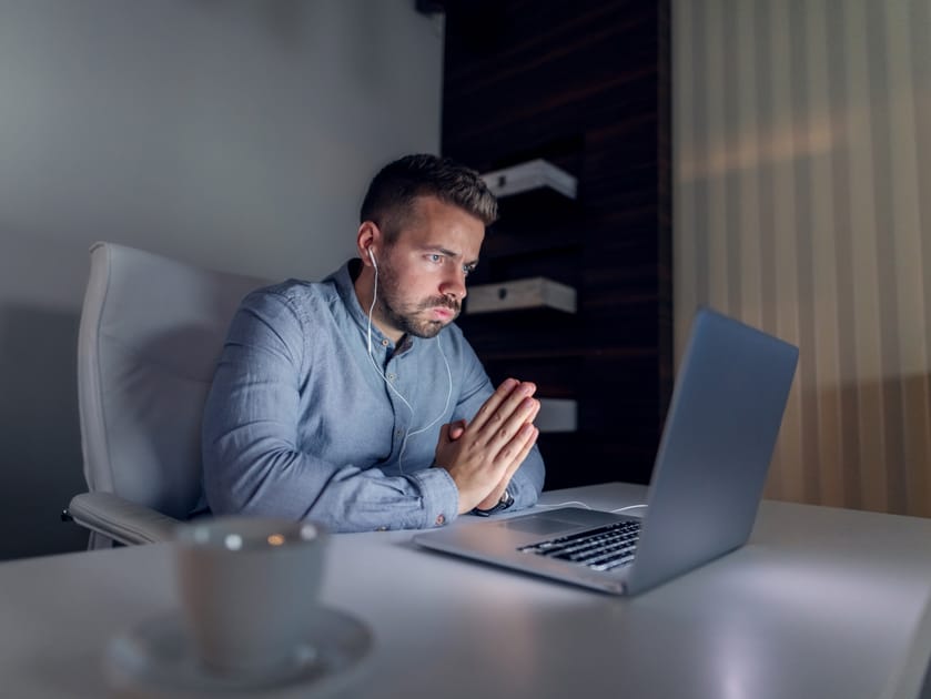 Remote Workers Feel Focused but Stressed: Survey | Engoo 每日新聞