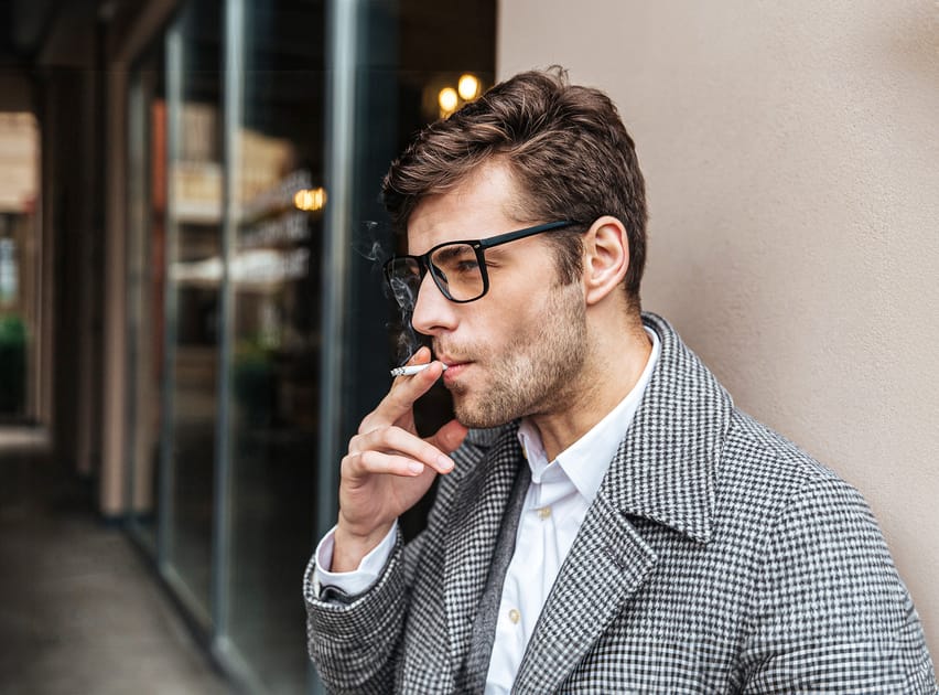 US Smoking Hits 80-Year Low | Engoo