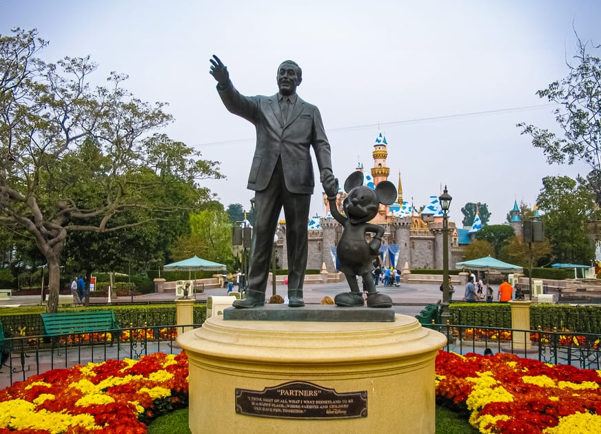 From Setbacks to Success: The Story of Walt Disney | Engoo 每日新闻