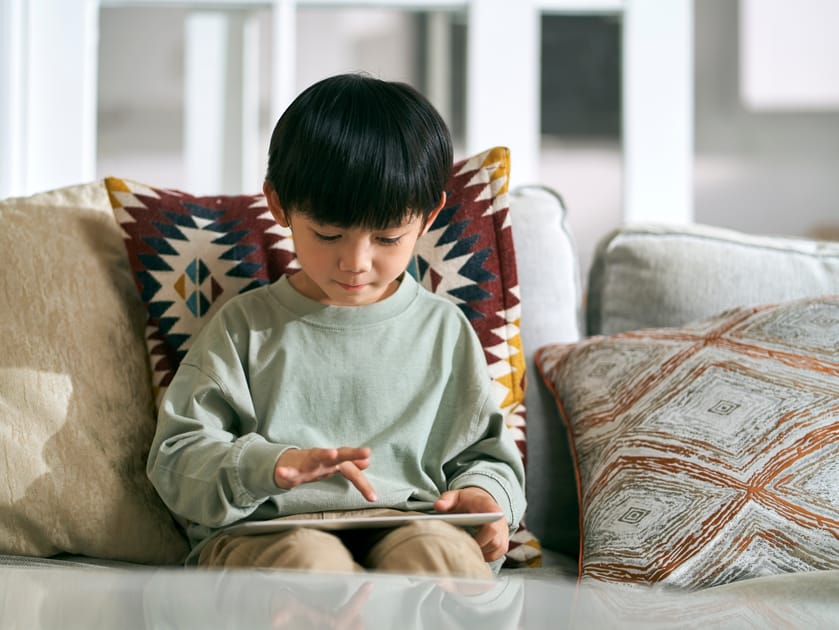 Over 70% of Japanese Children Have Online Friends | Engoo Daily News