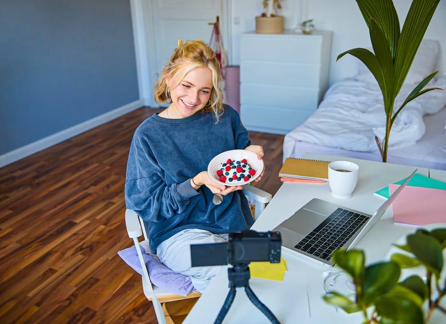 Likes to Lies: How Wellness Influencers Mislead Millions | Engoo 每日新聞