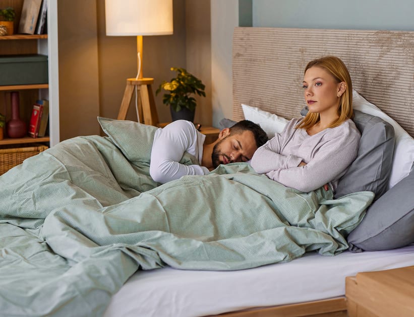 'Sleep Divorce': A Travel Trend for 2025? | Engoo 每日新闻