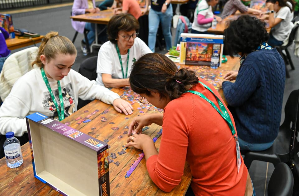 Thousands Take Part in World Jigsaw Puzzle Competition | Engoo 每日新闻