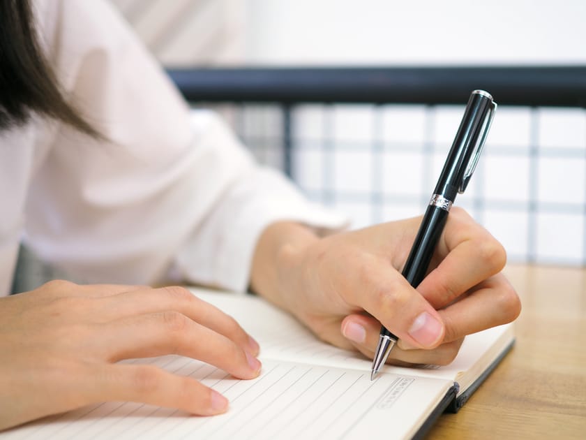 Why Are Some People Left-Handed? | Engoo Daily News