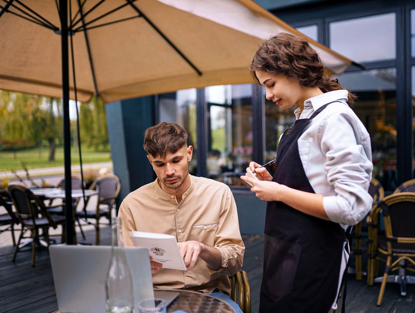 More UK Students Doing Paid Work During University | ข่าวประจำวัน Engoo