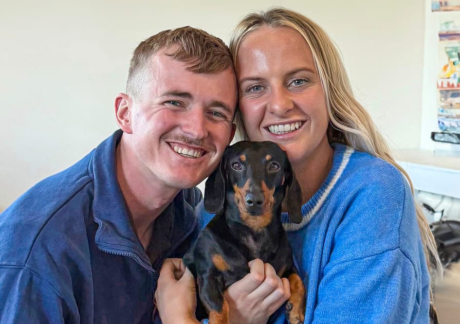 Dachshund Reunited With Owners After 18 Months | Engoo 每日新聞