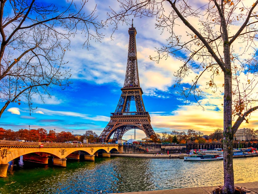 Why the Eiffel Tower Gets Taller Every Summer | DMM英会話 デイリーニュース