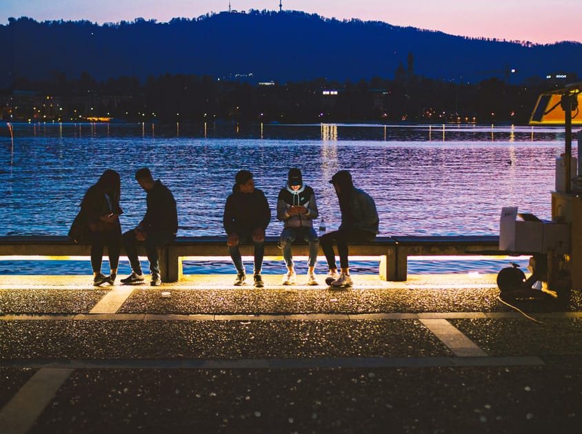 Gen Z Americans View World as 'Scary Place' | Engoo デイリーニュース
