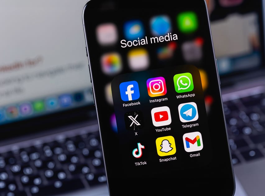 What a Flex! Show Off Your Social Media Slang | Engoo Daily News