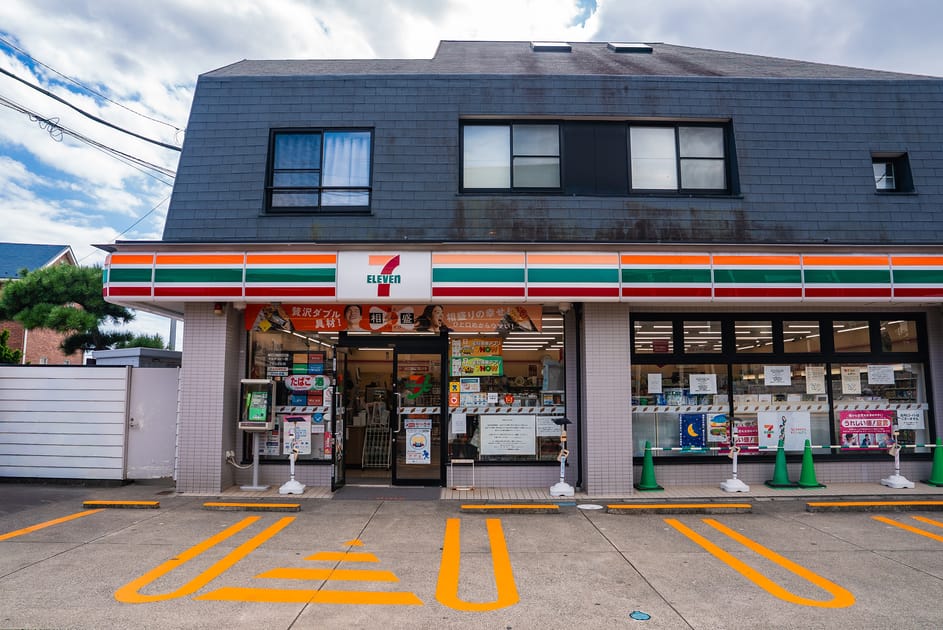 7-Eleven Japan Introduces Luggage Storage Service | Engoo Daily News