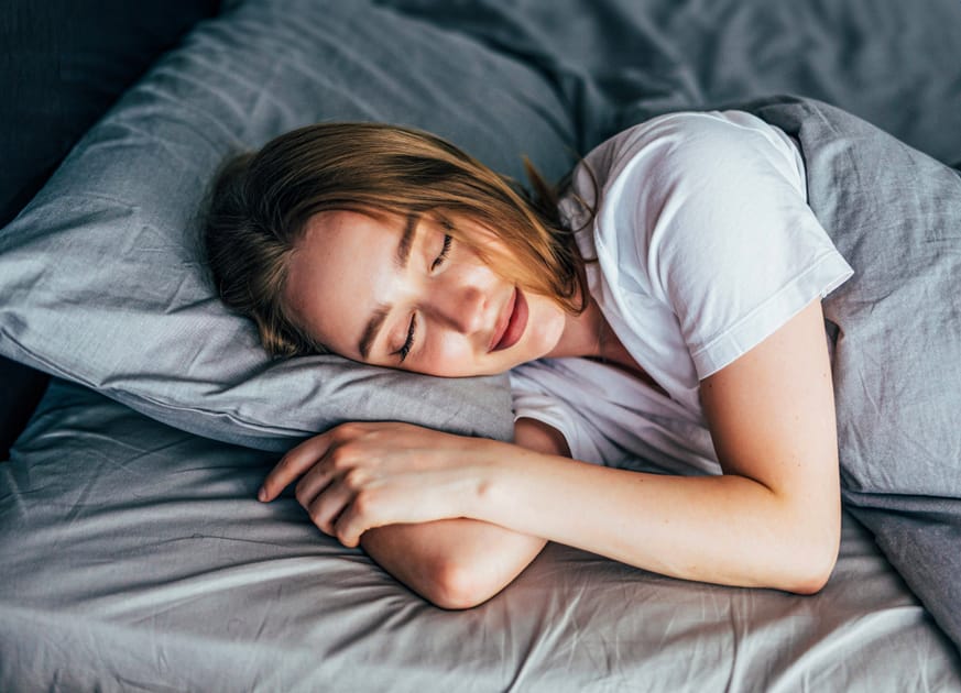 Extra Weekend Sleep Linked to Better Heart Health | Engoo Daily News