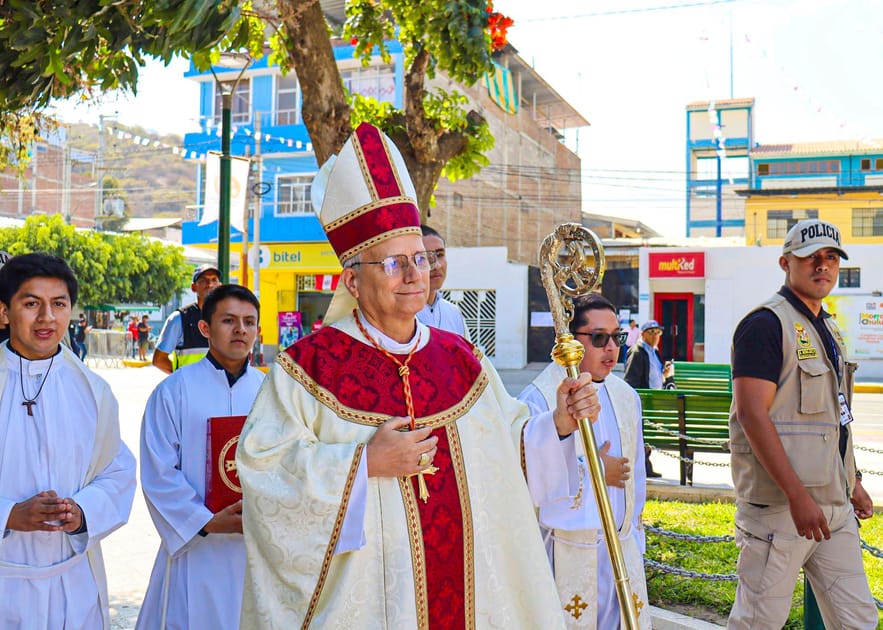 First North American Pope Announced as Leo XIV | Engoo Daily News