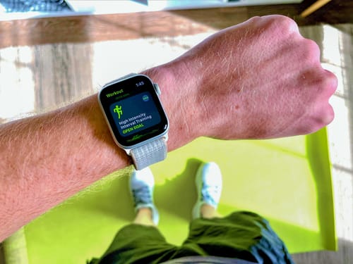 Study: Fitness Trackers Encourage People to Move More | Engoo Daily News