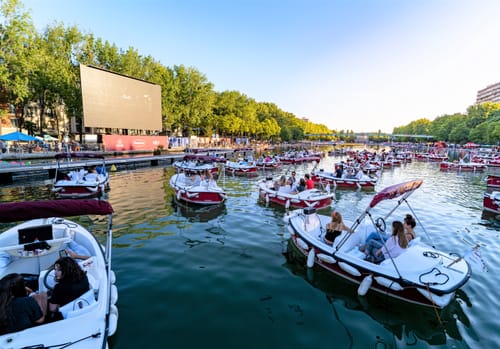 Floating Movie Theater Opens in Paris | Engoo Daily News